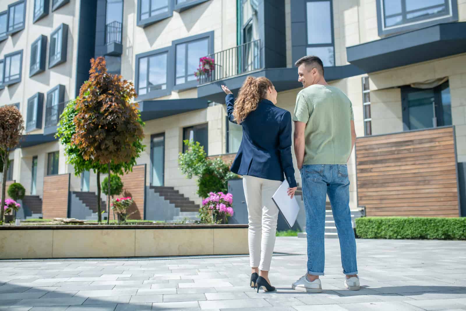 How to Become a Local Real Estate Market Expert - Colibri Real Estate ...